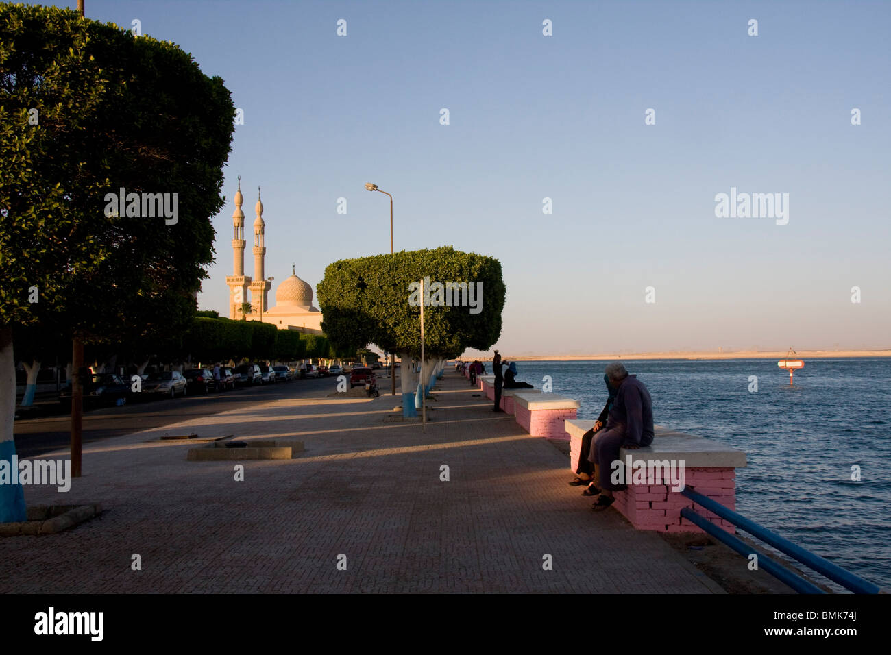 Corniche und Moschee von Hamza, Suez, Süd-Sinai, Ägypten ...
