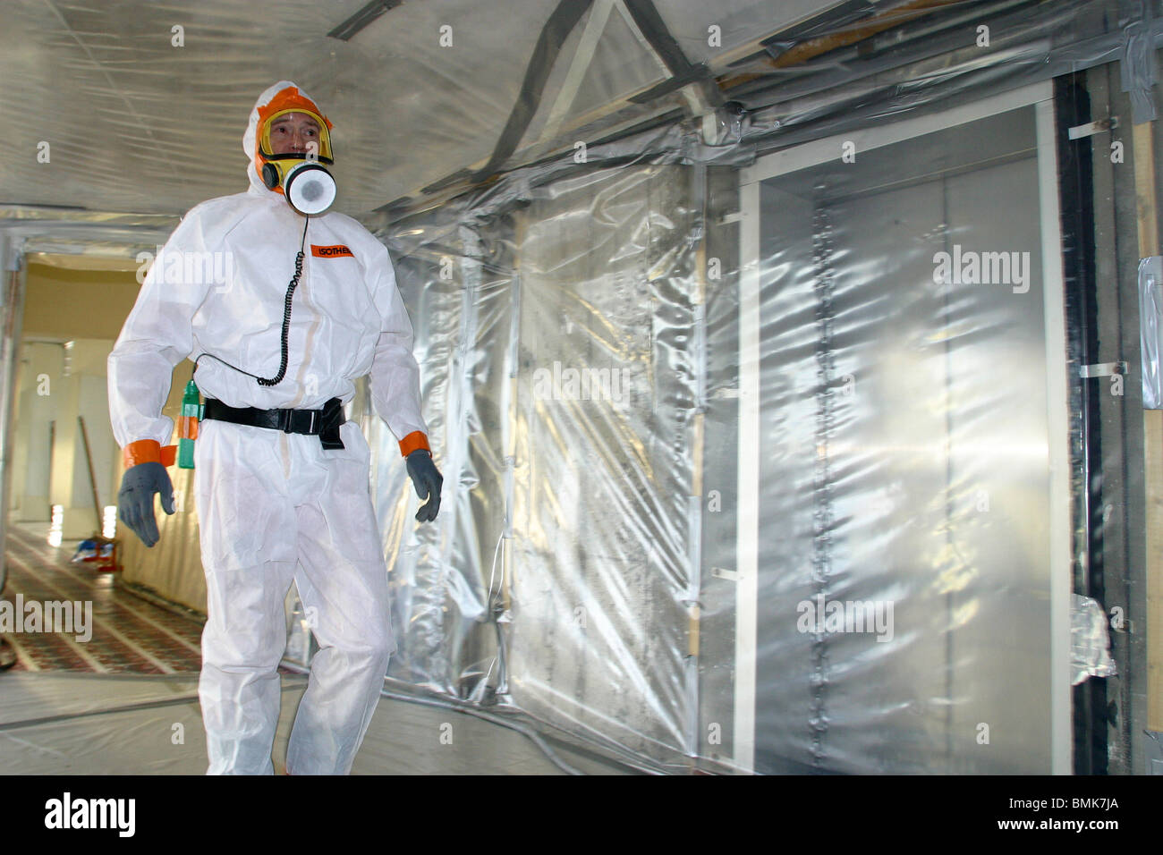 Asbestos worker -Fotos und -Bildmaterial in hoher Auflösung – Alamy
