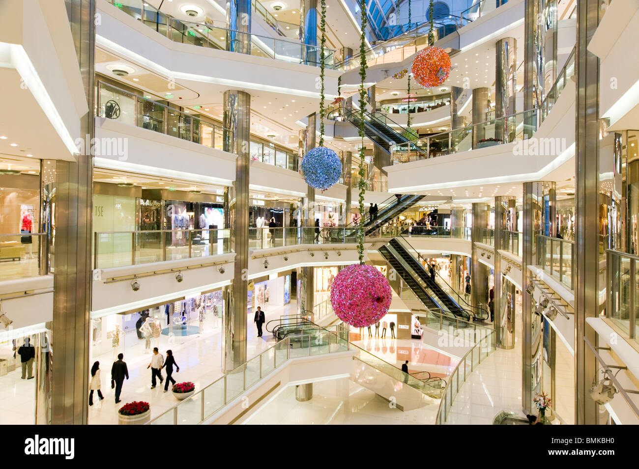 CITIC Square Shopping Mall auf Nanjing Road West, Shanghai, China ...