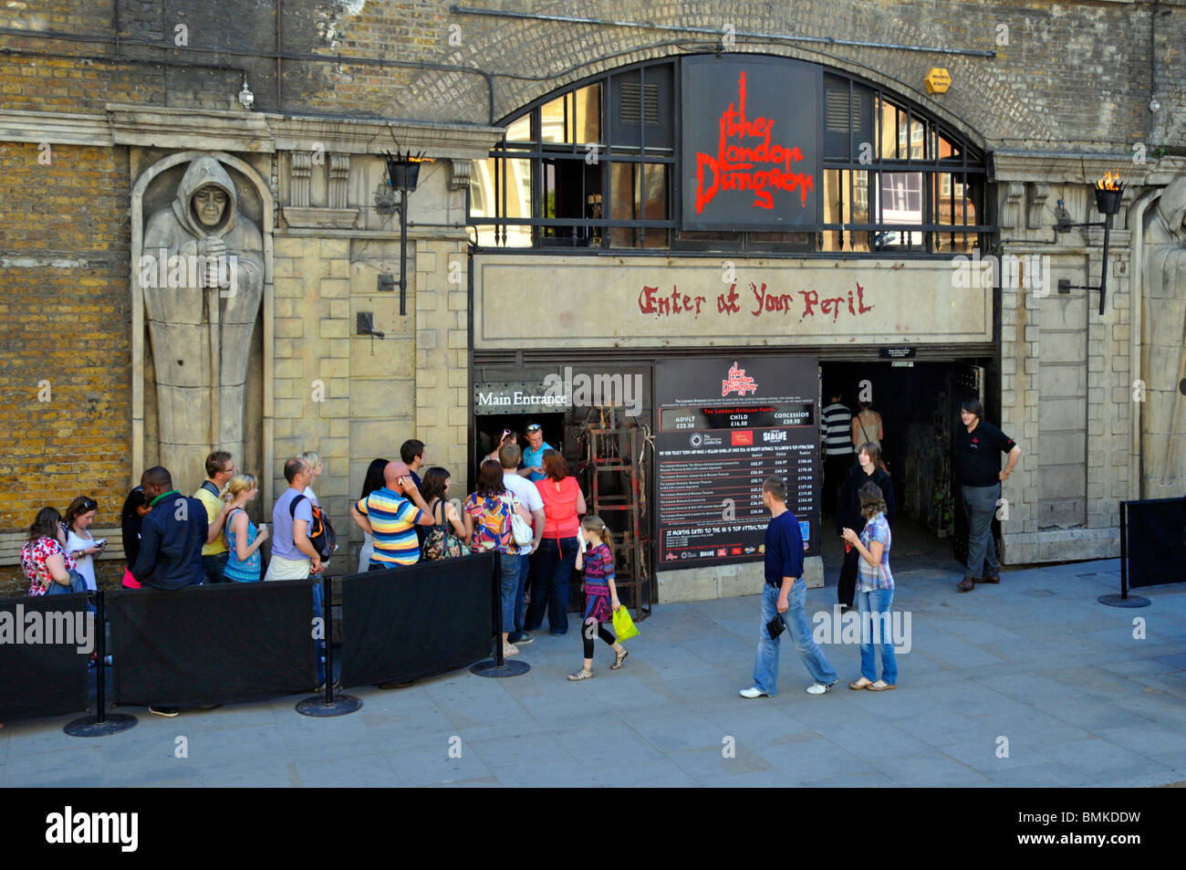 Entrance london dungeon london -Fotos und -Bildmaterial in hoher ...