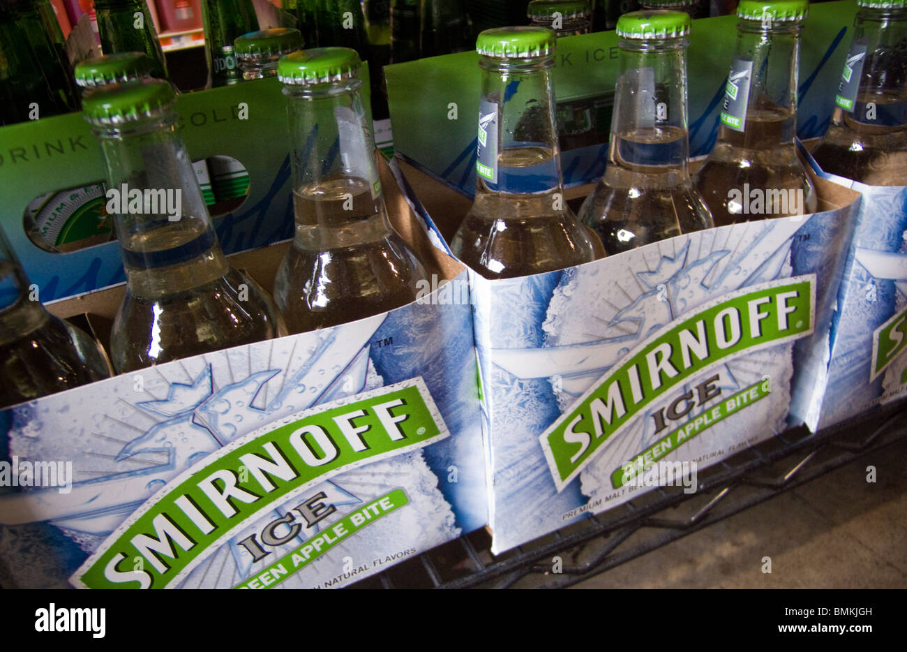 Aromatisierte alkopops -Fotos und -Bildmaterial in hoher Auflösung – Alamy