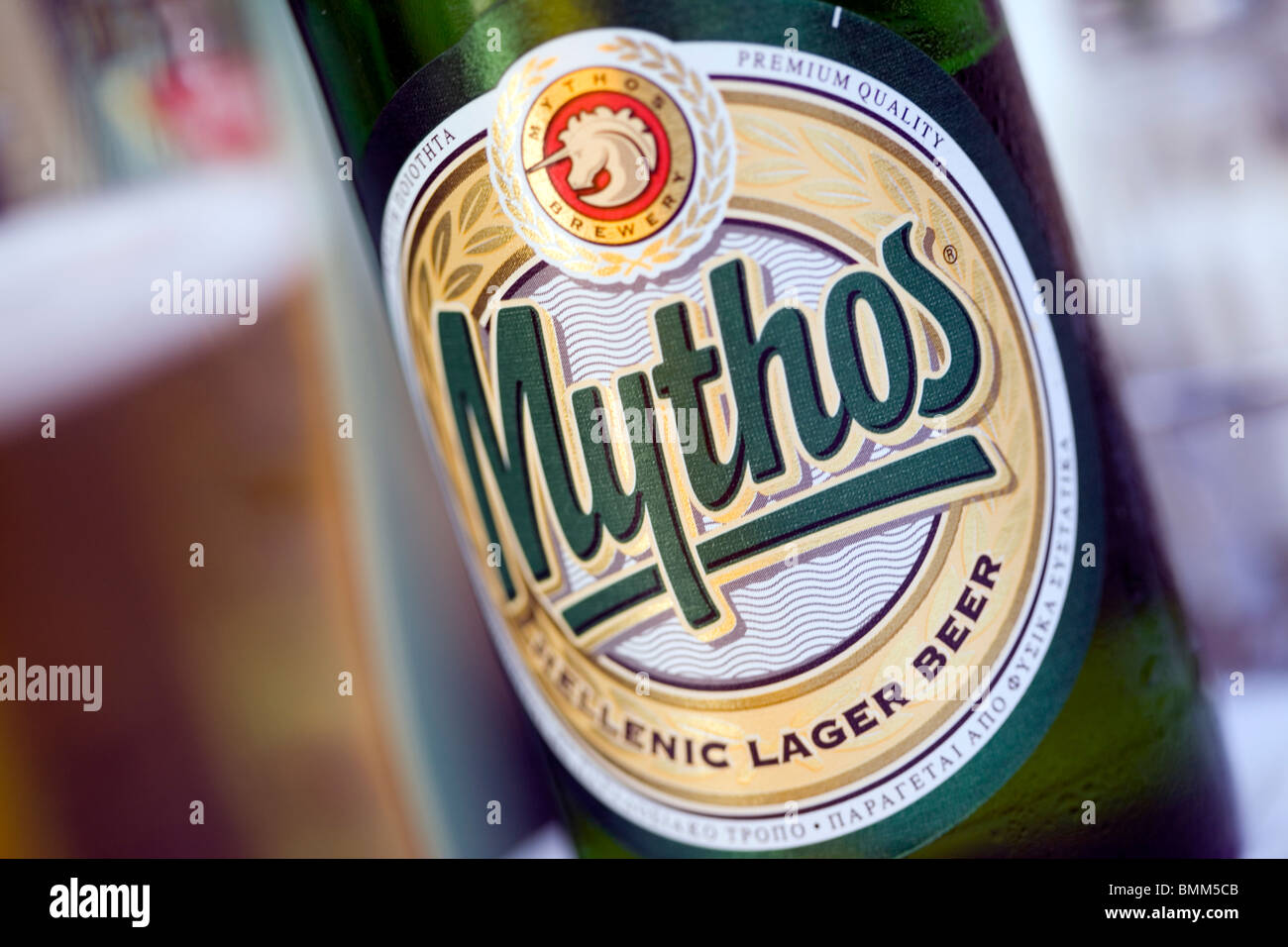 Griechische lagerbierflasche -Fotos und -Bildmaterial in hoher ...