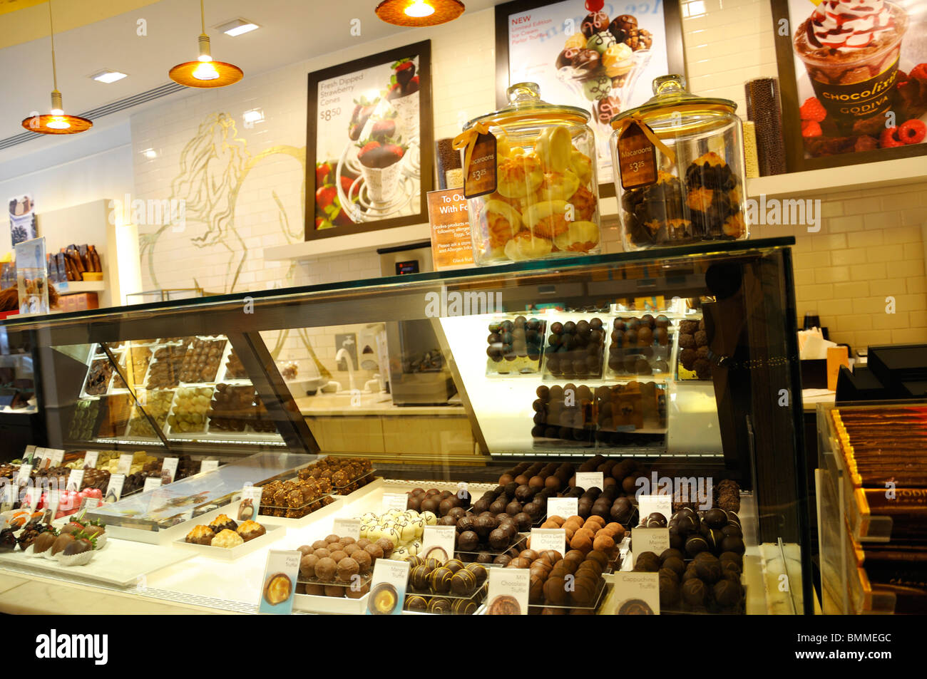 Godiva chocolate store -Fotos und -Bildmaterial in hoher Auflösung – Alamy
