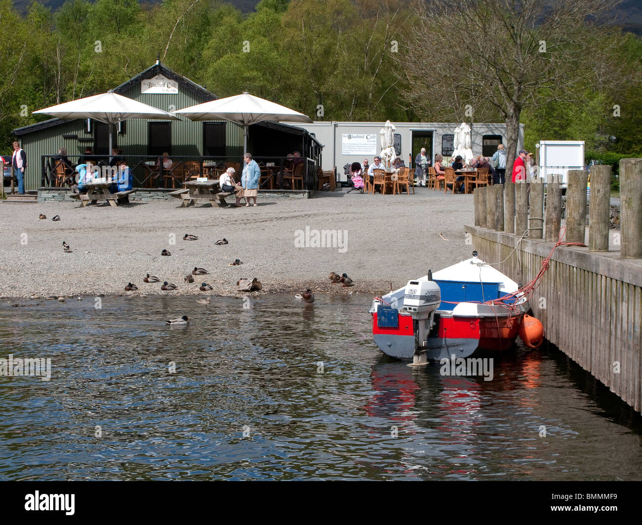 Bluebird coniston water -Fotos und -Bildmaterial in hoher Auflösung – Alamy