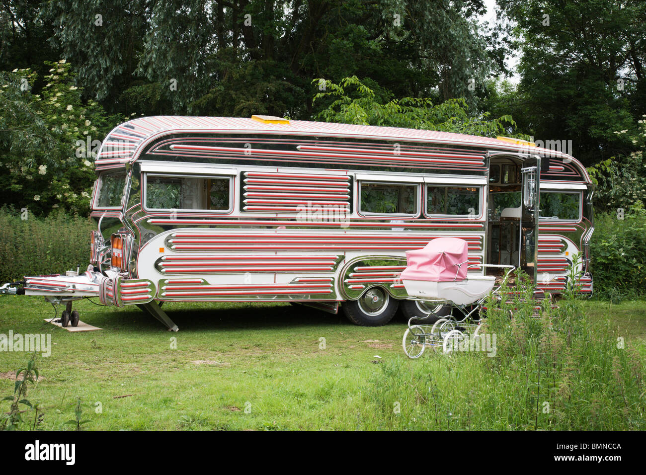 Zigeunerwagen wohnwagen -Fotos und -Bildmaterial in hoher Auflösung – Alamy