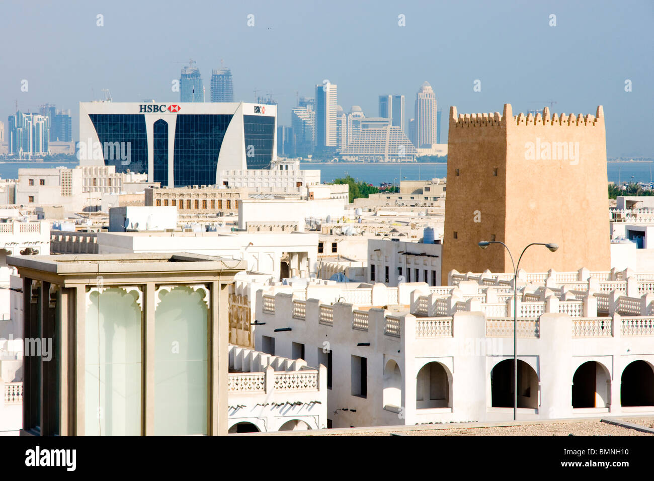 Doha skyline stadtbild doha -Fotos und -Bildmaterial in hoher Auflösung ...