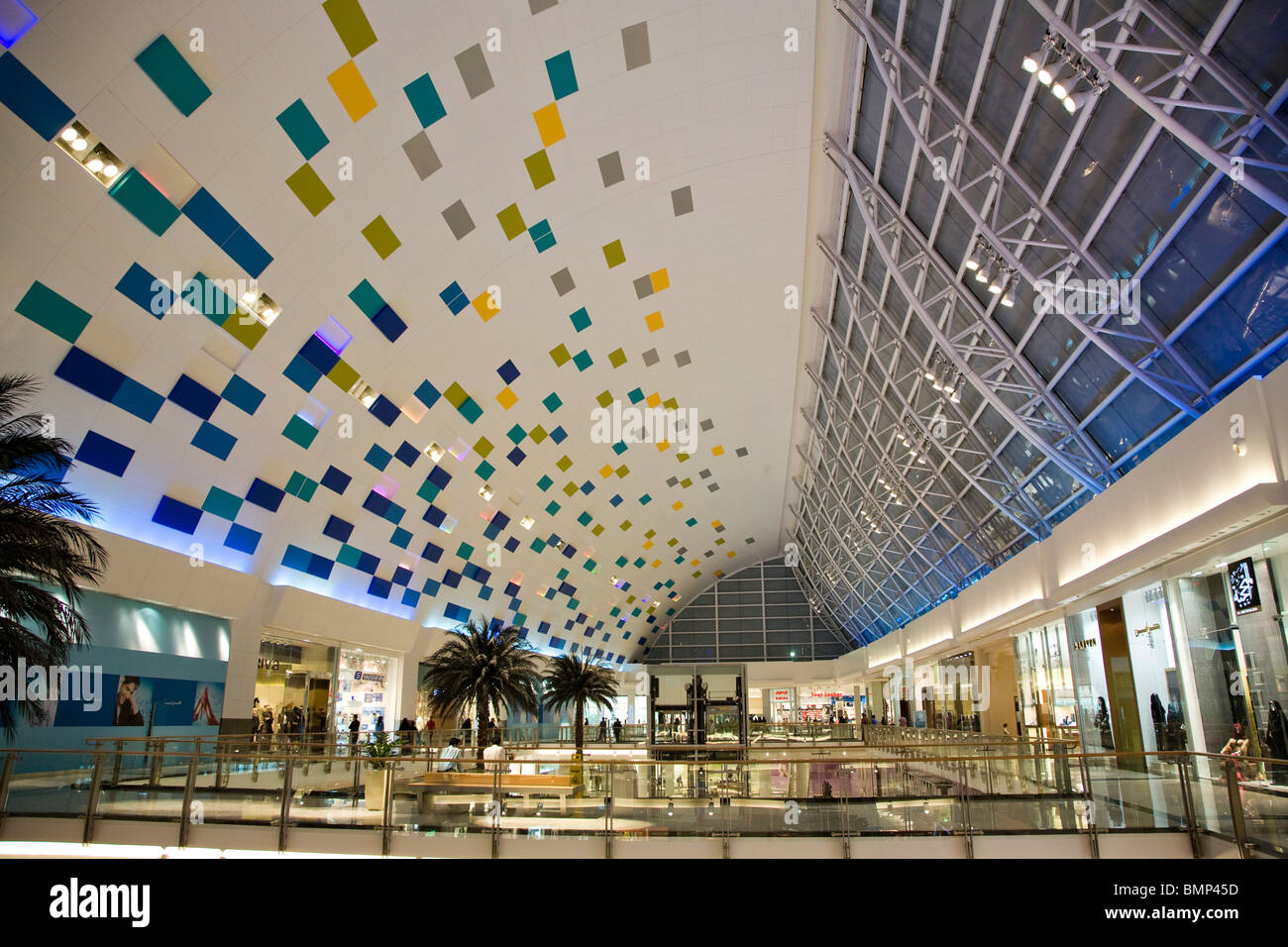 Shopping manama -Fotos und -Bildmaterial in hoher Auflösung – Alamy