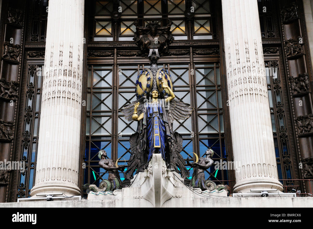 Statue auf Selfridges speichern, Oxford Street, London, England, UK ...