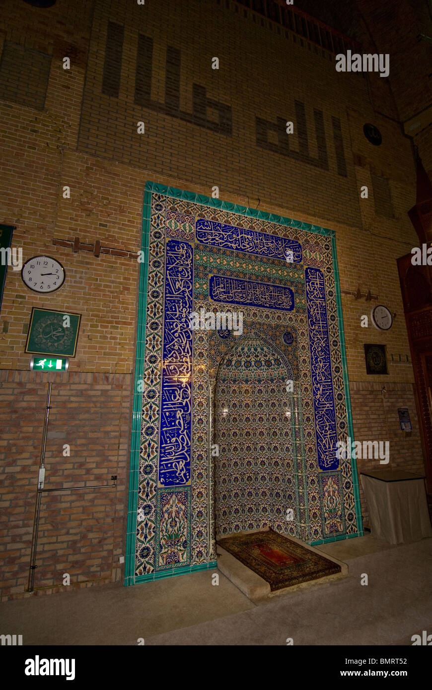 Moschee Niederlande innen Religion Islam Mosaik Fliesen Teppich Uhren ...