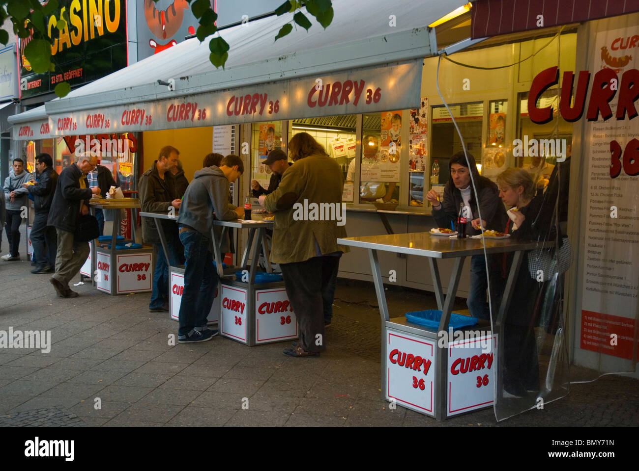 Berühmten Curry 36 Wurst Restaurant Kreuzberg West Berlin Deutschland ...