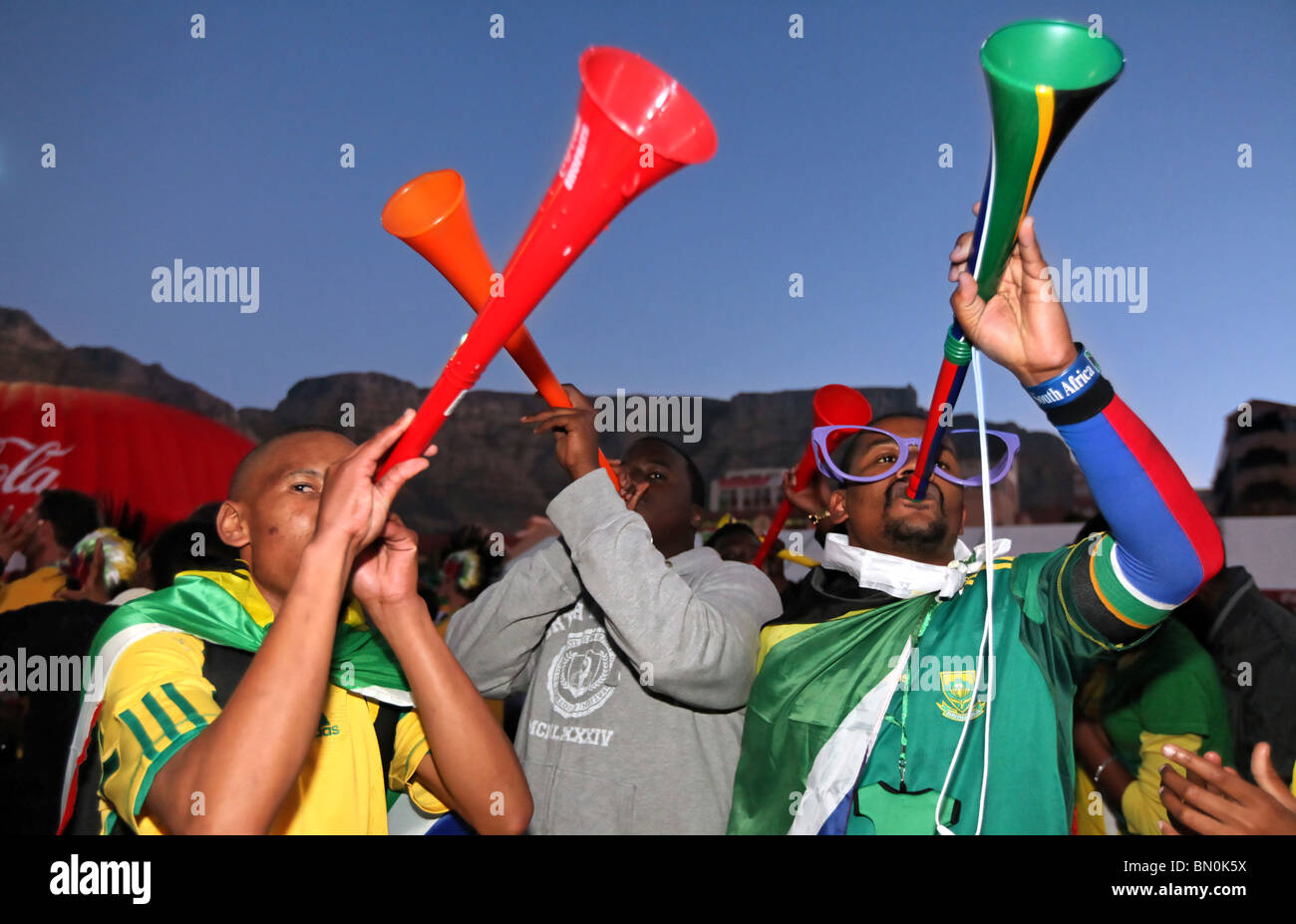 Mit vuvuzela -Fotos und -Bildmaterial in hoher Auflösung – Alamy