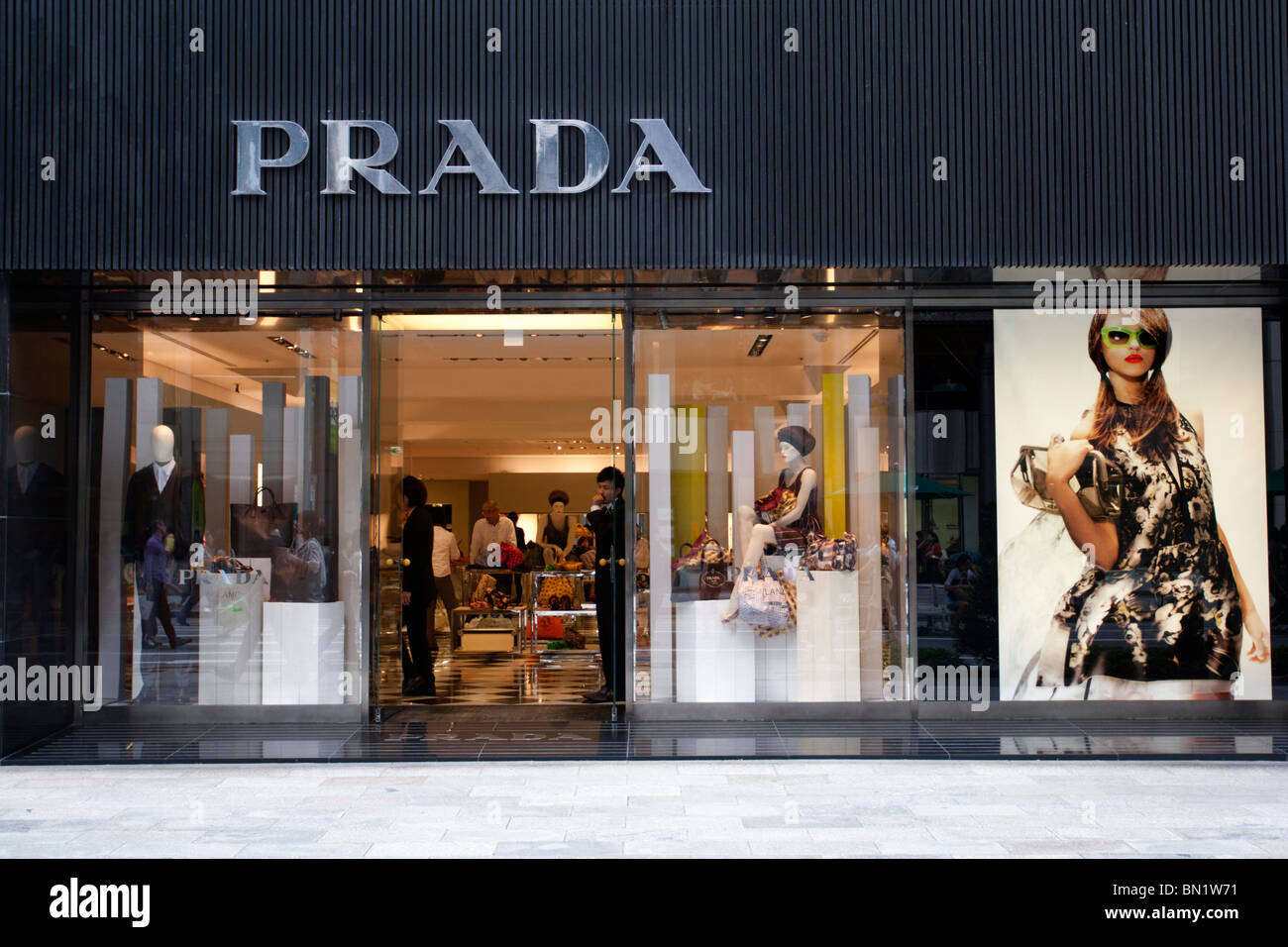 Prada tokyo -Fotos und -Bildmaterial in hoher Auflösung – Alamy