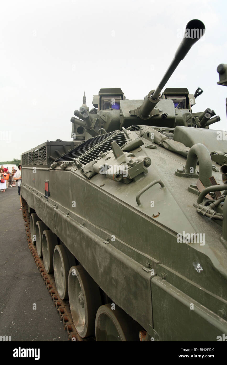 Krieger Tank komplett mit 30-mm-Geschütz Stockfotografie - Alamy