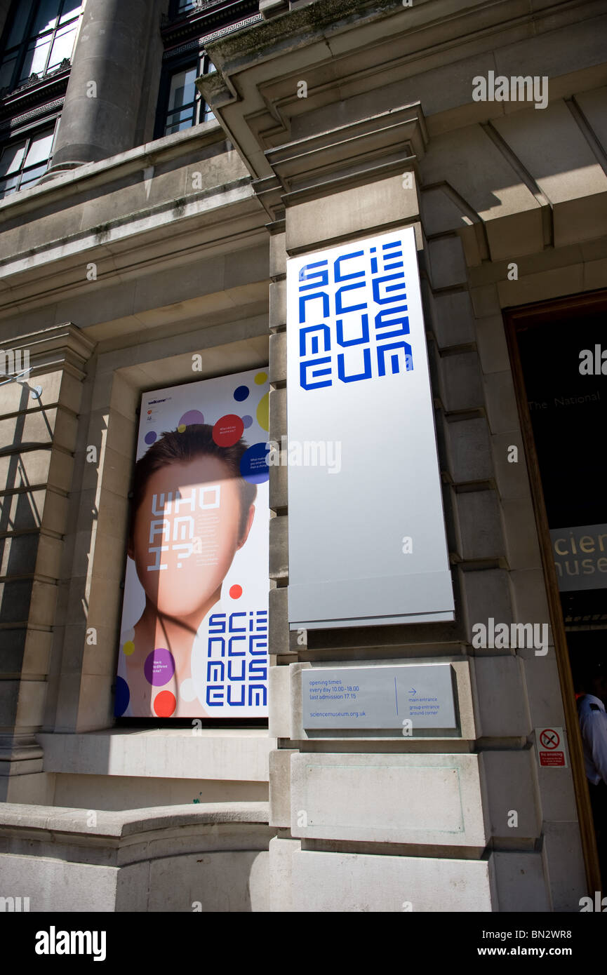 New signage entrance science museum -Fotos und -Bildmaterial in hoher ...