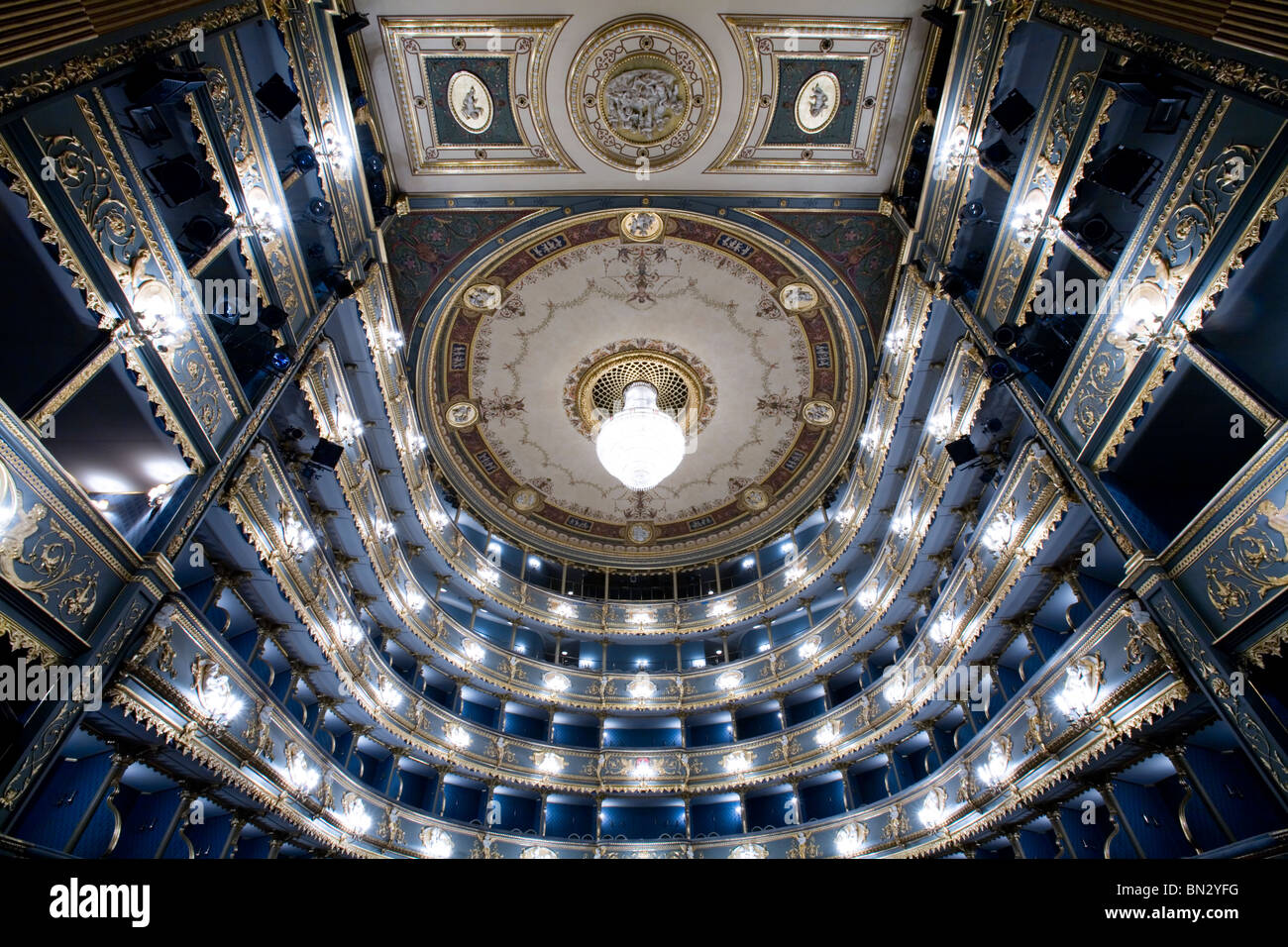 Opera prague -Fotos und -Bildmaterial in hoher Auflösung – Alamy