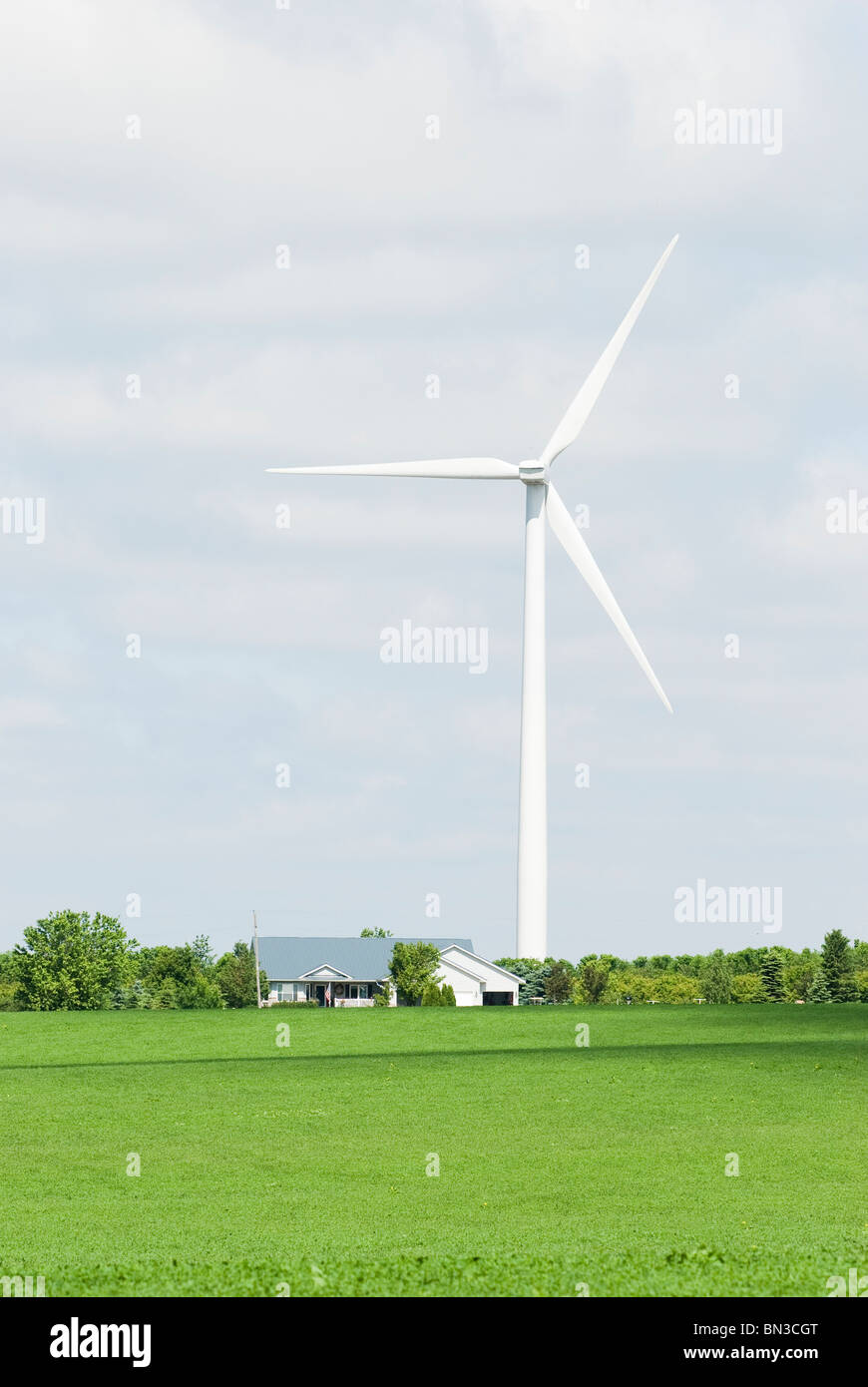Windturm haus -Fotos und -Bildmaterial in hoher Auflösung – Alamy