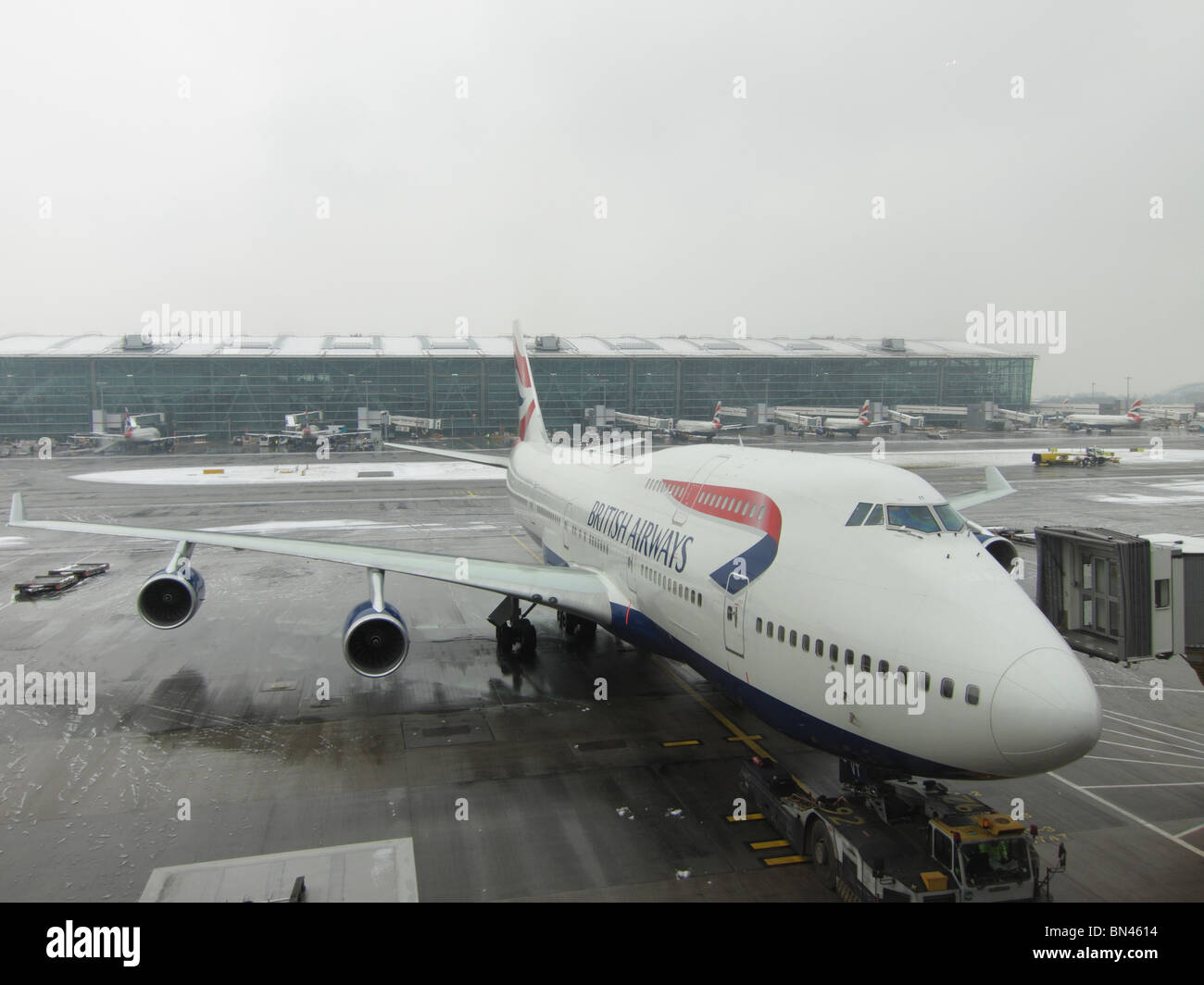 British Airways Boeing 747 Jumbo Jet bei Heathrow Terminal 5 London ...