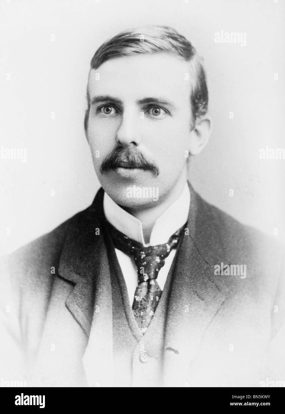 Ernest rutherford professor -Fotos und -Bildmaterial in hoher Auflösung ...