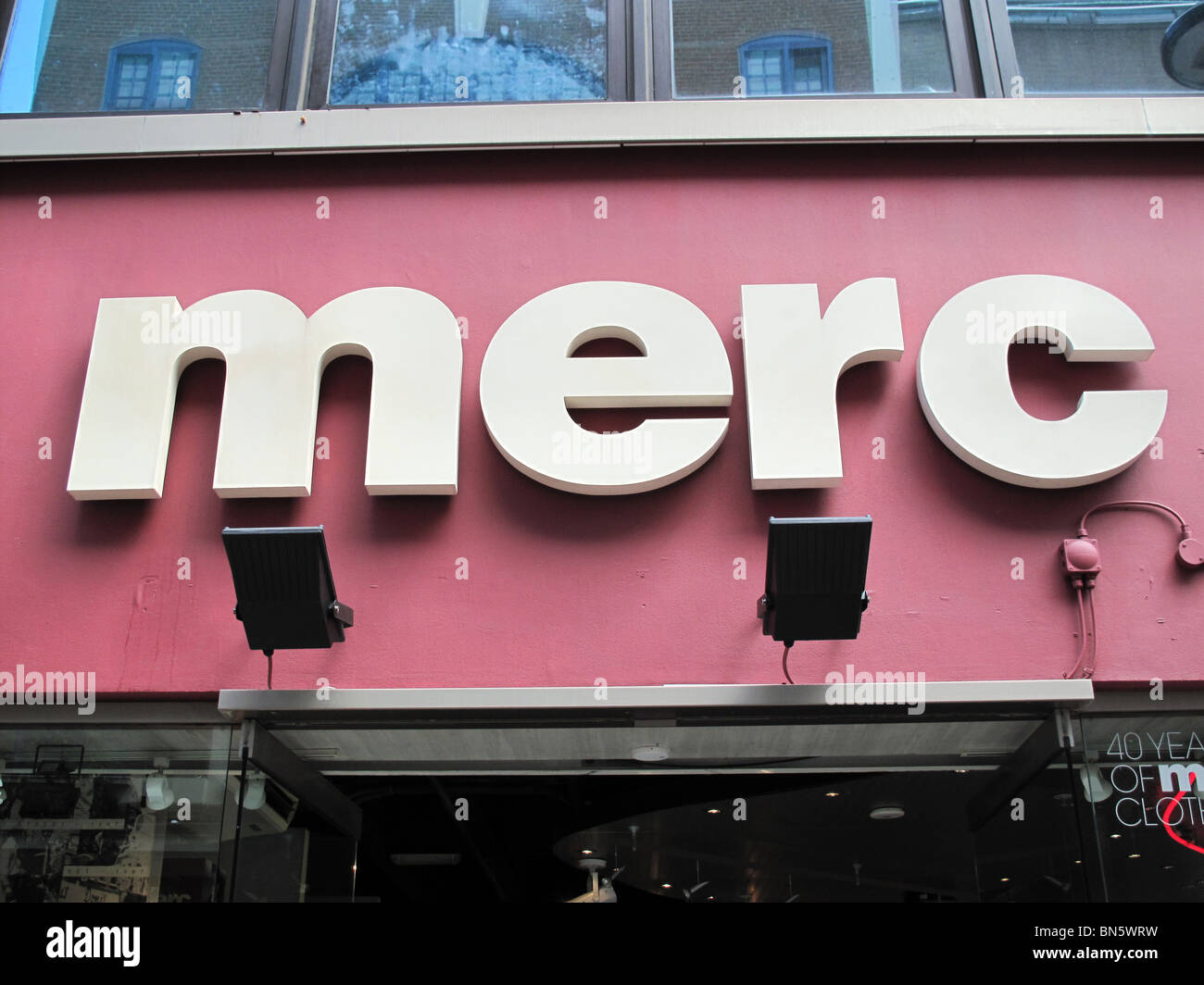 Merc logo -Fotos und -Bildmaterial in hoher Auflösung – Alamy