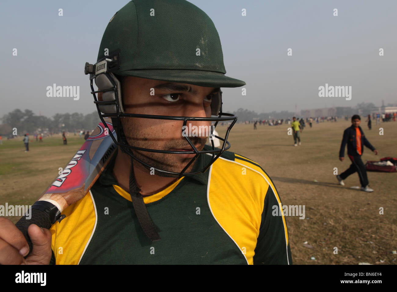 Cricketspieler mit ausrüstung -Fotos und -Bildmaterial in hoher ...