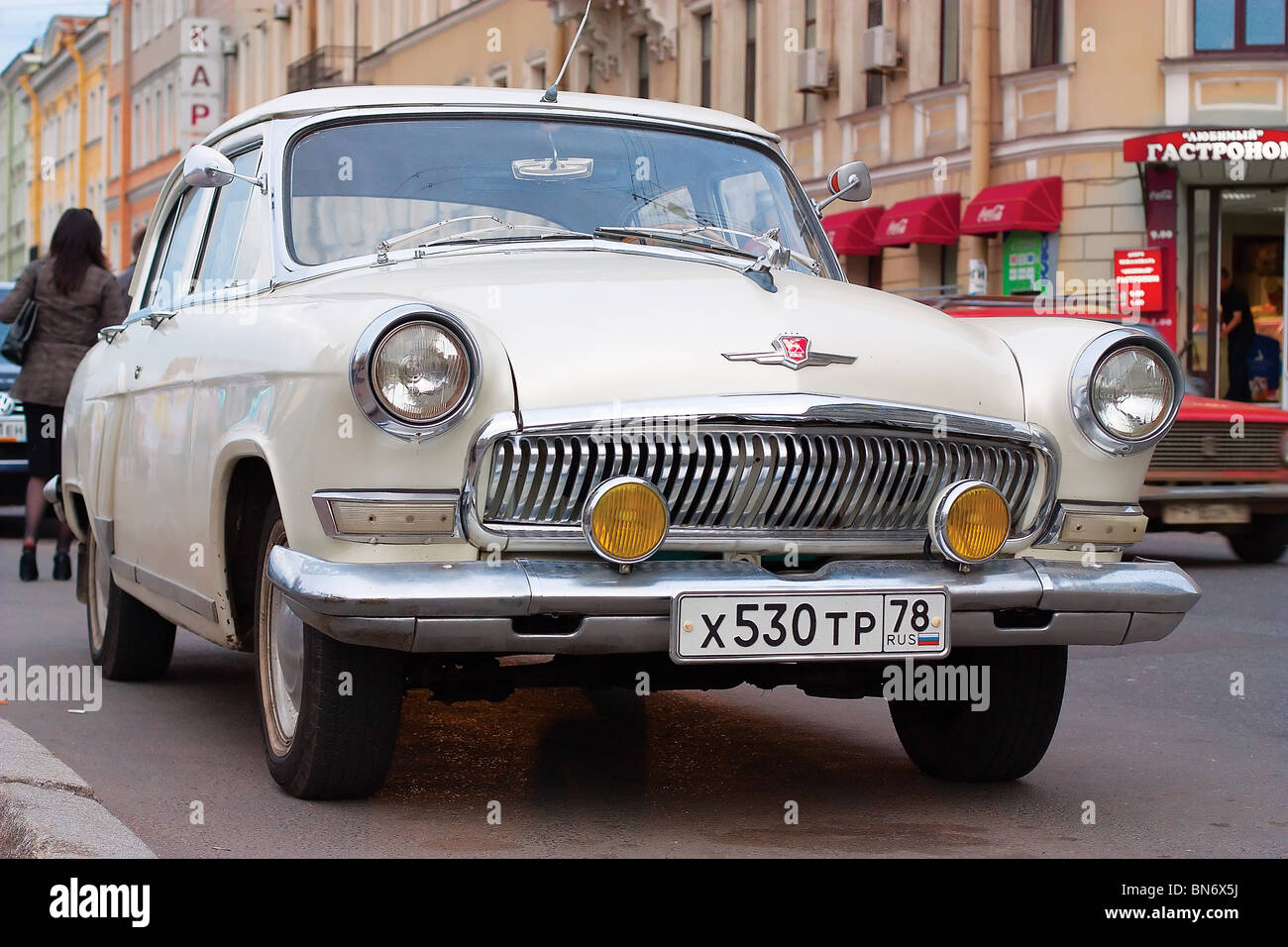 alte russische Auto Volga Stockfotografie - Alamy