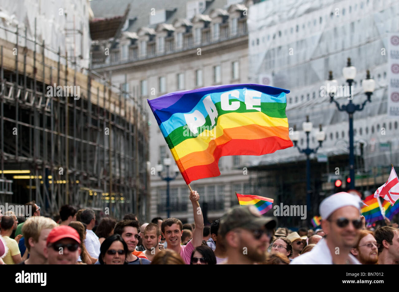 Lgbtq pride march -Fotos und -Bildmaterial in hoher Auflösung – Alamy
