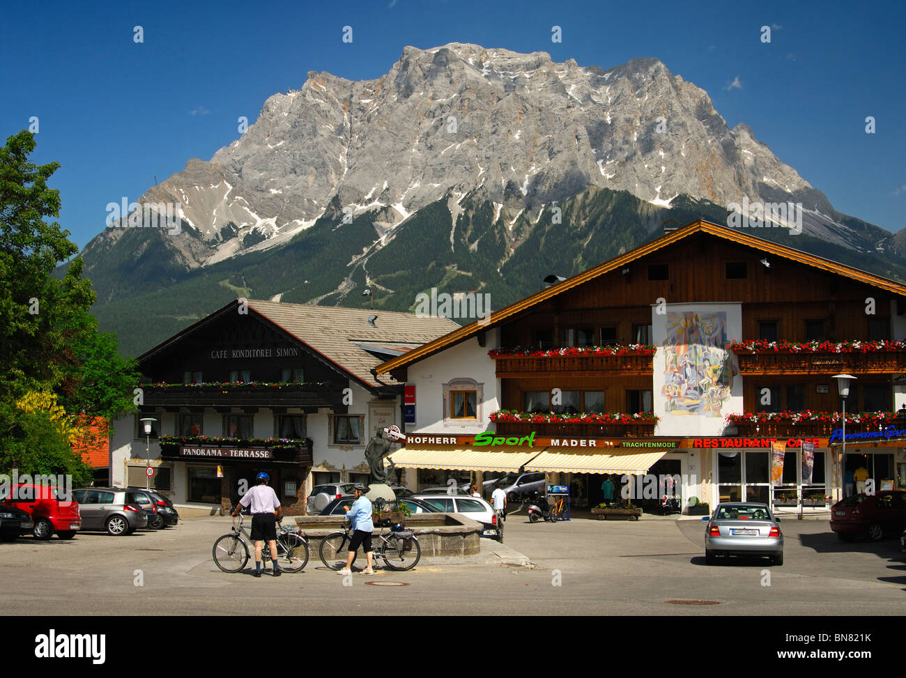 Wichtigsten Platz von Lermoos, Wetterstein-Gebirge mit Mt. Zugspitze in ...