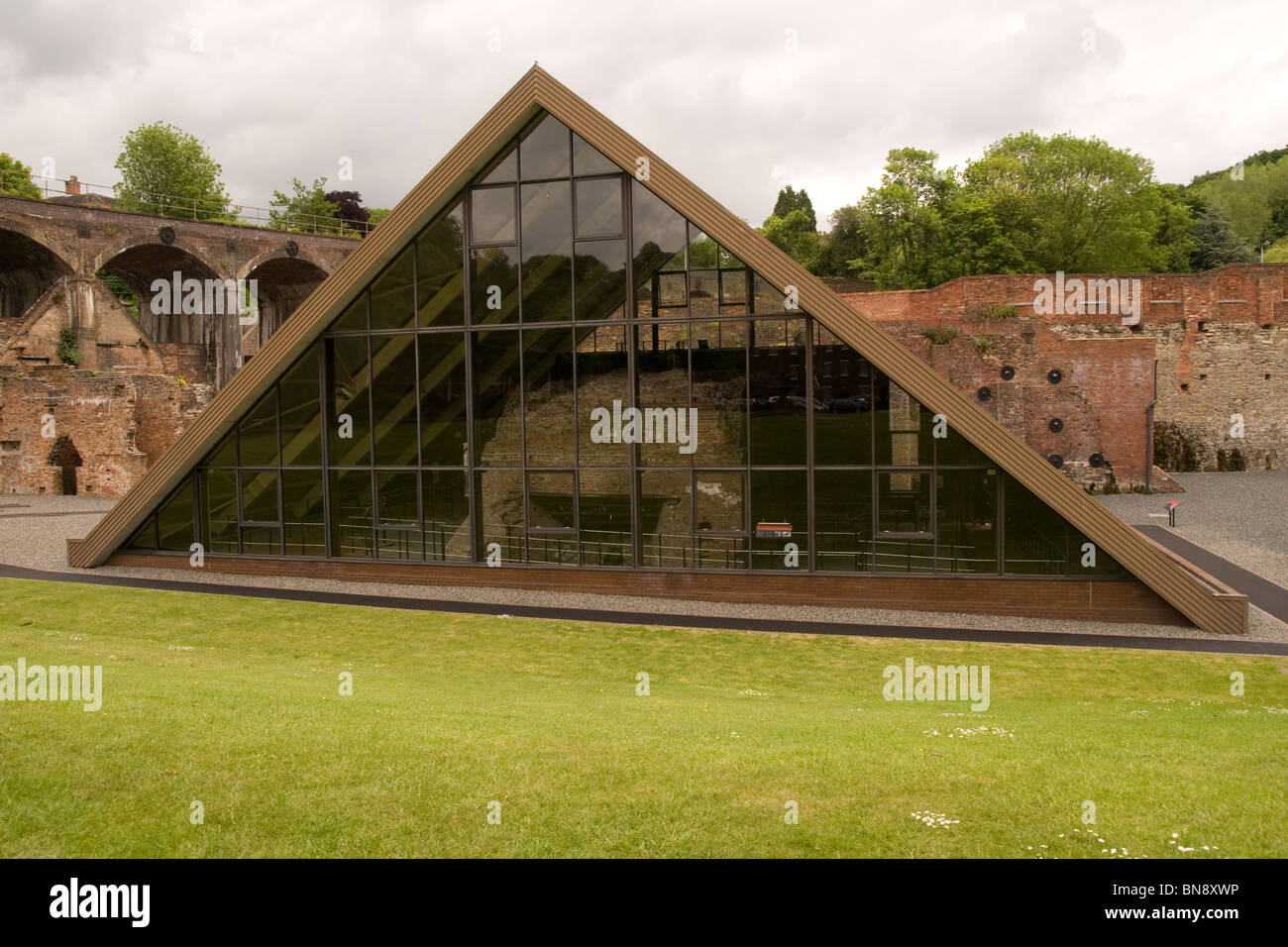Abraham darby ironmaster -Fotos und -Bildmaterial in hoher Auflösung ...