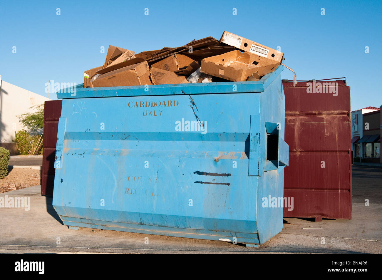 Cardboard waste -Fotos und -Bildmaterial in hoher Auflösung – Alamy