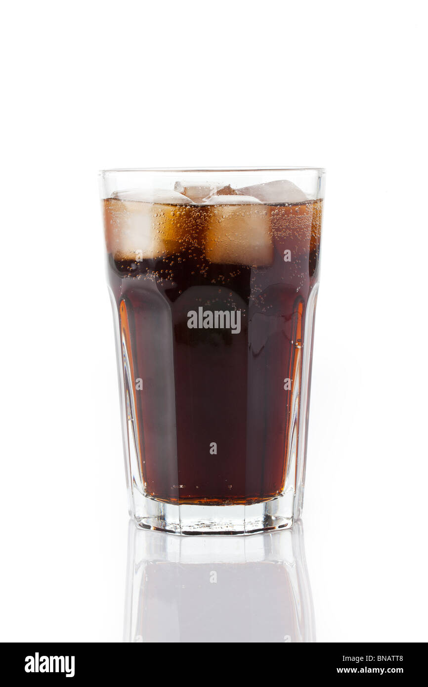 Cola mit eis -Fotos und -Bildmaterial in hoher Auflösung - Seite 2 - Alamy