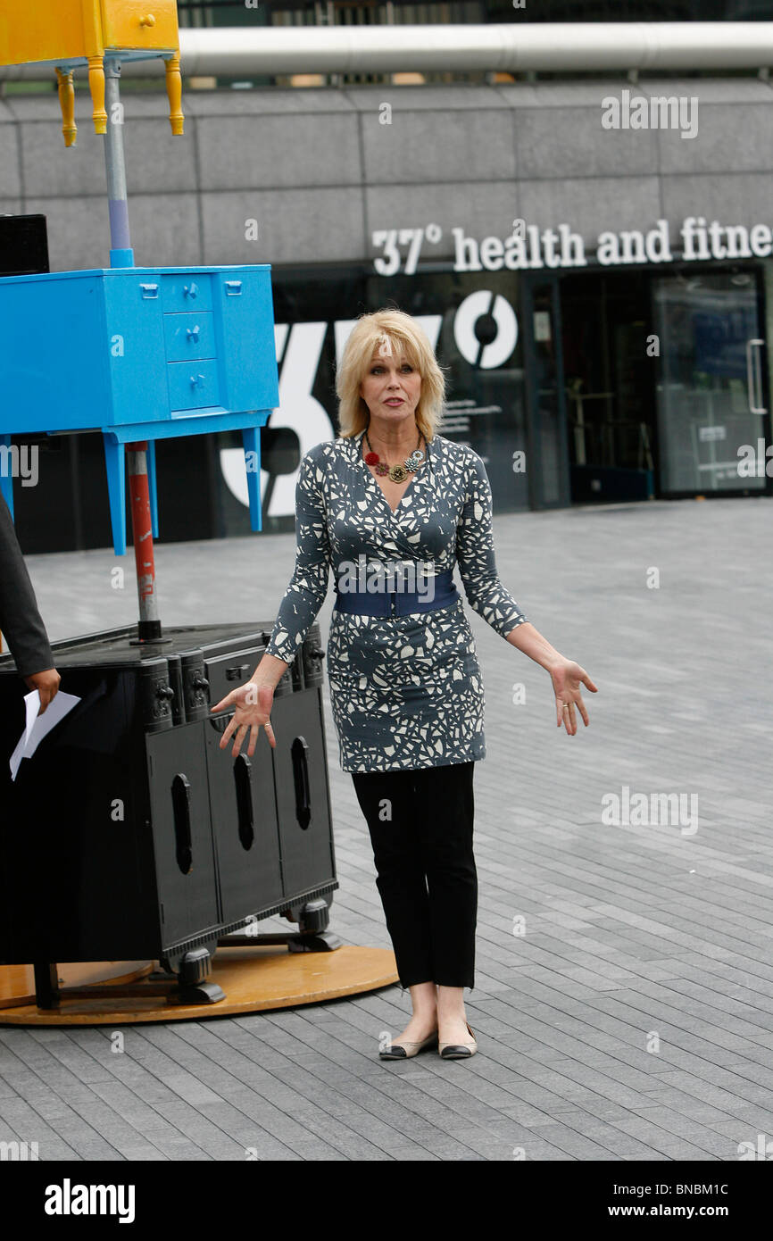 Joanna Lumley Absolutely Fabulous Stockfotos & Joanna Lumley Absolutely ...