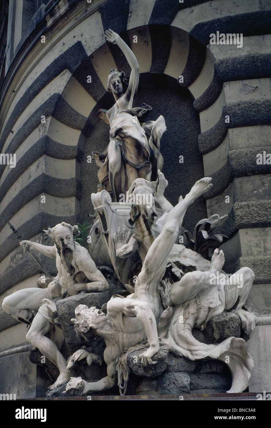 Wien, Hofburg. Die Macht des Meeres, Skulptur an der Außenseite der ...