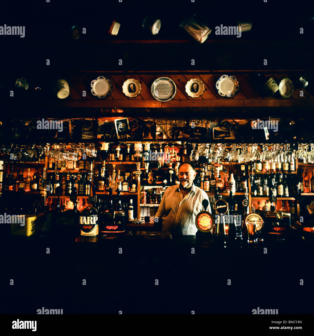 Foley bar -Fotos und -Bildmaterial in hoher Auflösung – Alamy