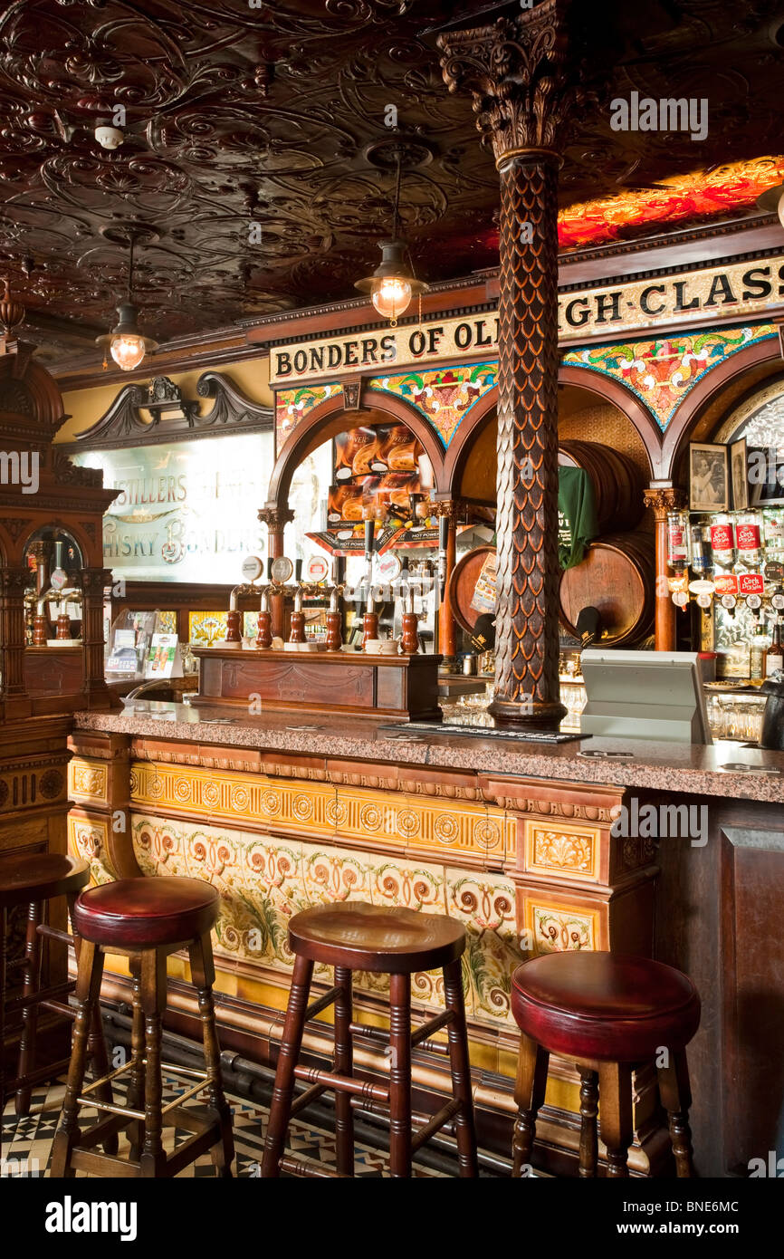 Victorian pub interior -Fotos und -Bildmaterial in hoher Auflösung – Alamy