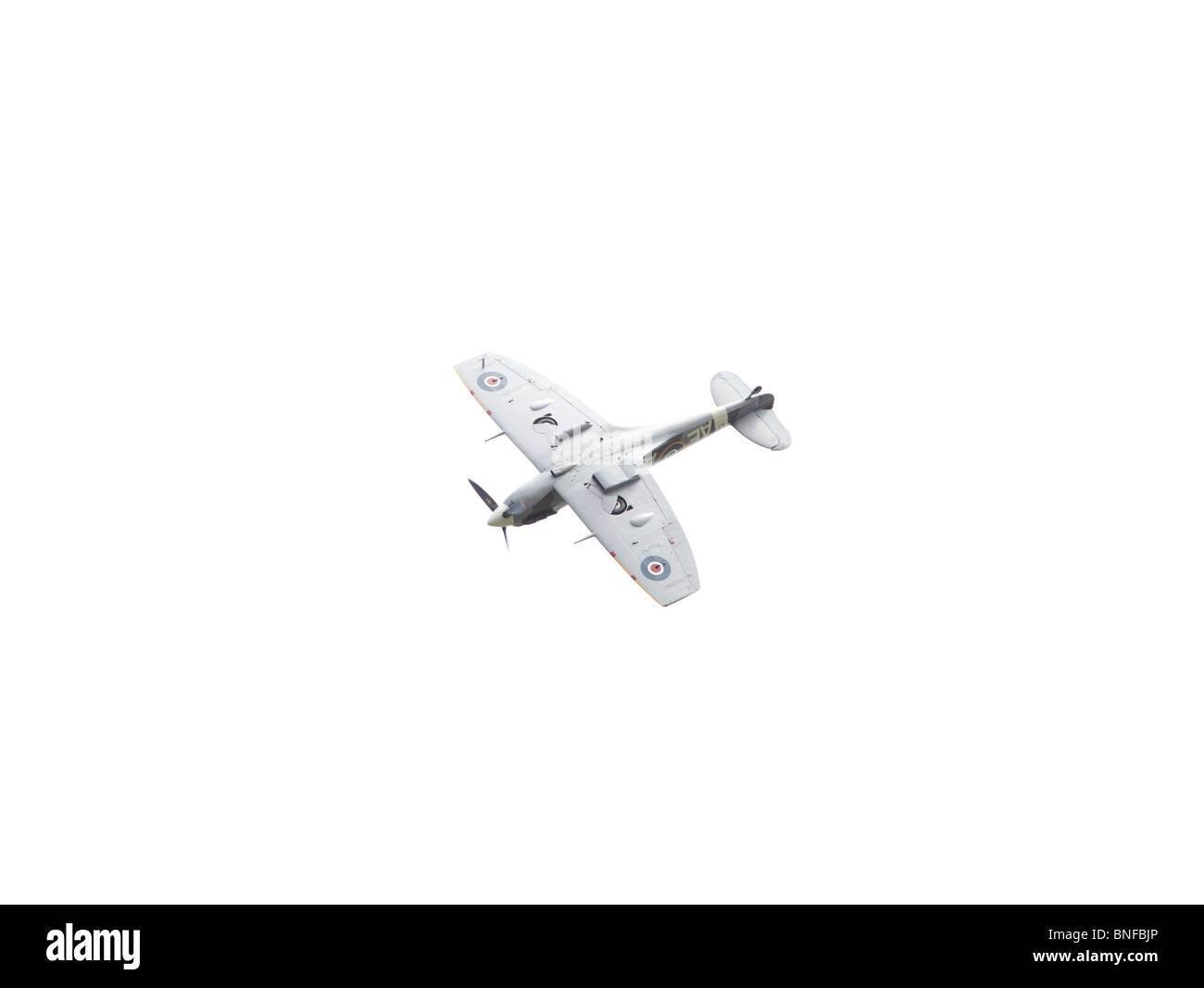 Spitfire fliegt bei airshow Ausgeschnittene Stockfotos und -bilder - Alamy