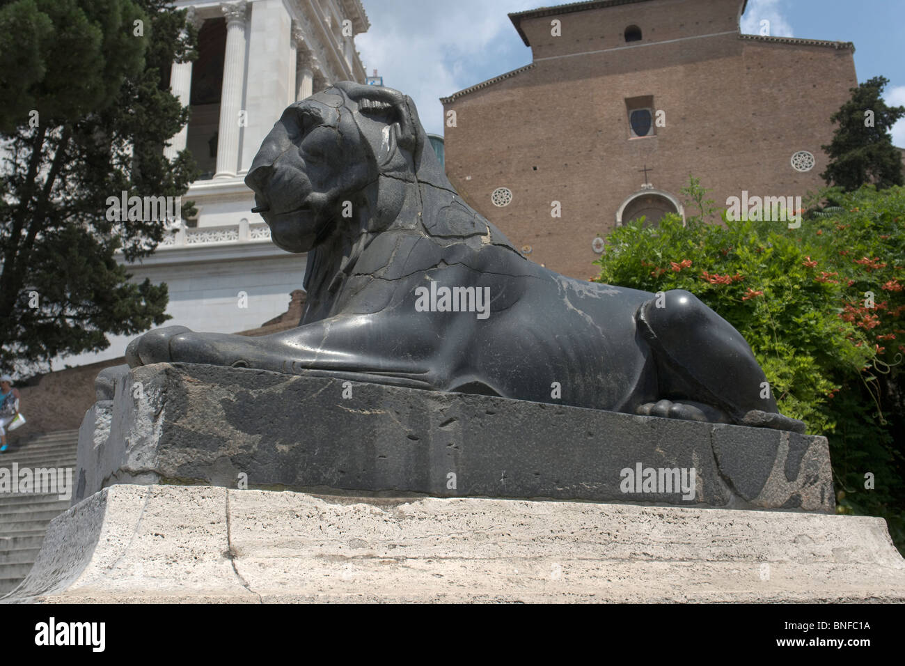Basalt lion -Fotos und -Bildmaterial in hoher Auflösung – Alamy