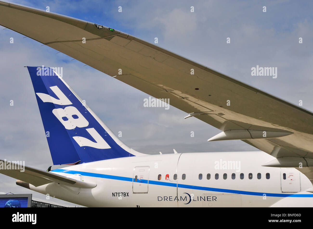 Boeing 787 Dreamliner Landing Gear Stockfotos und -bilder Kaufen - Alamy
