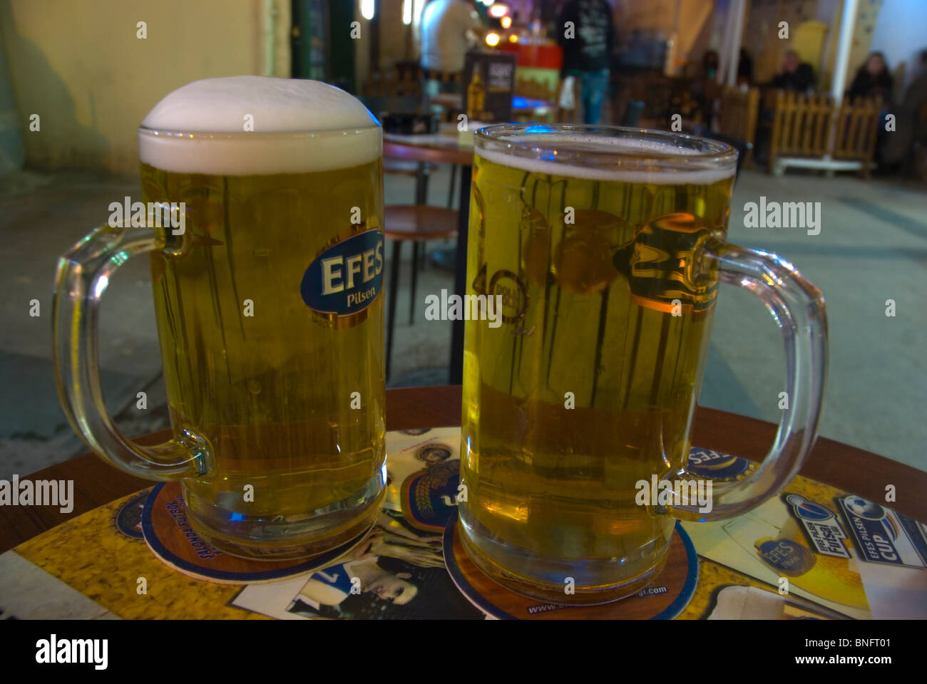 Zwei liter bier -Fotos und -Bildmaterial in hoher Auflösung – Alamy