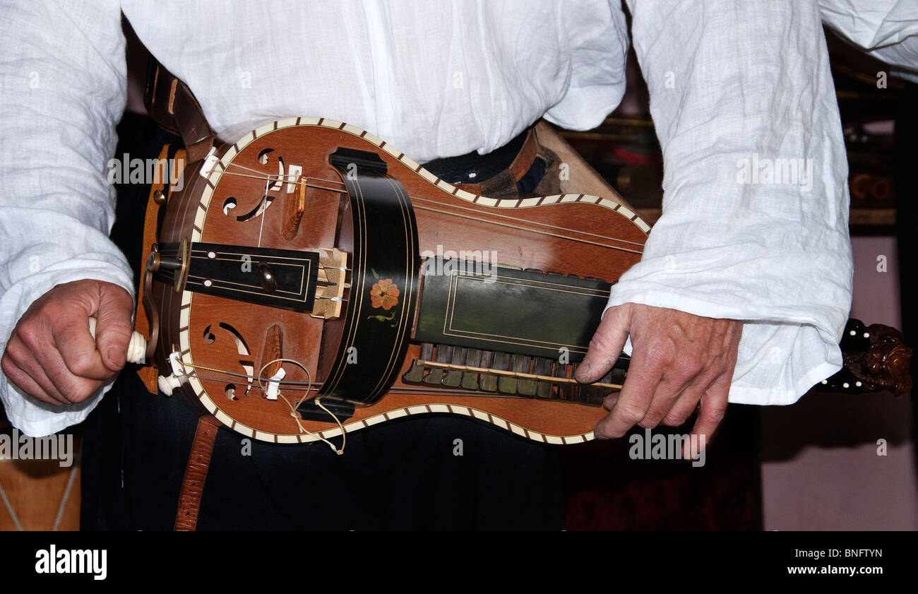 Mittelalterliches musikinstrument -Fotos und -Bildmaterial in hoher ...