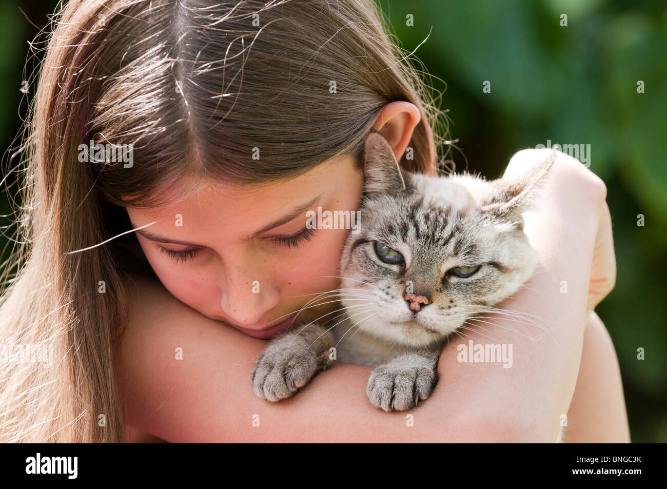 Mädchen mit der katze -Fotos und -Bildmaterial in hoher Auflösung – Alamy