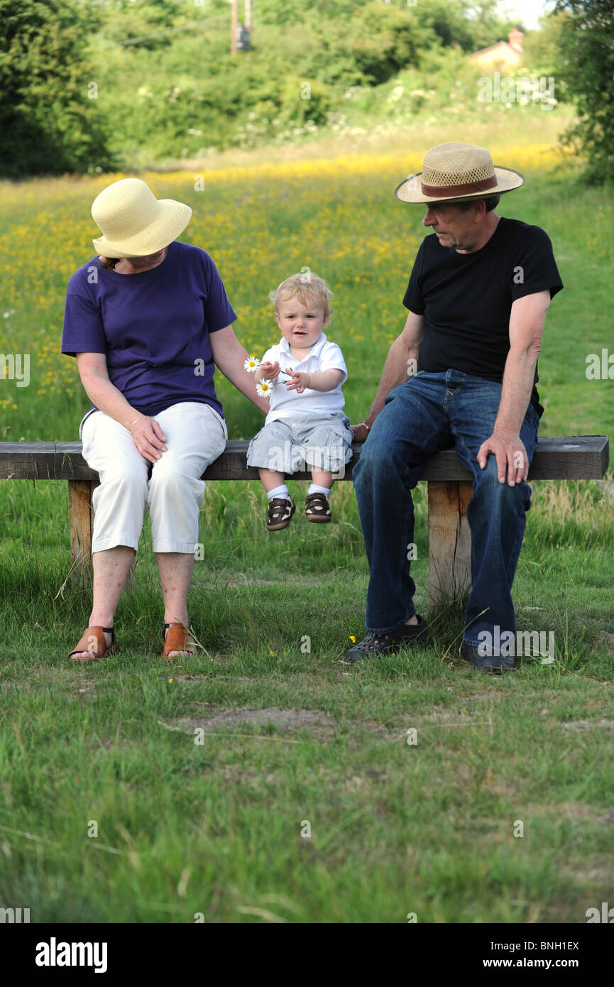 Gran und enkel -Fotos und -Bildmaterial in hoher Auflösung – Alamy