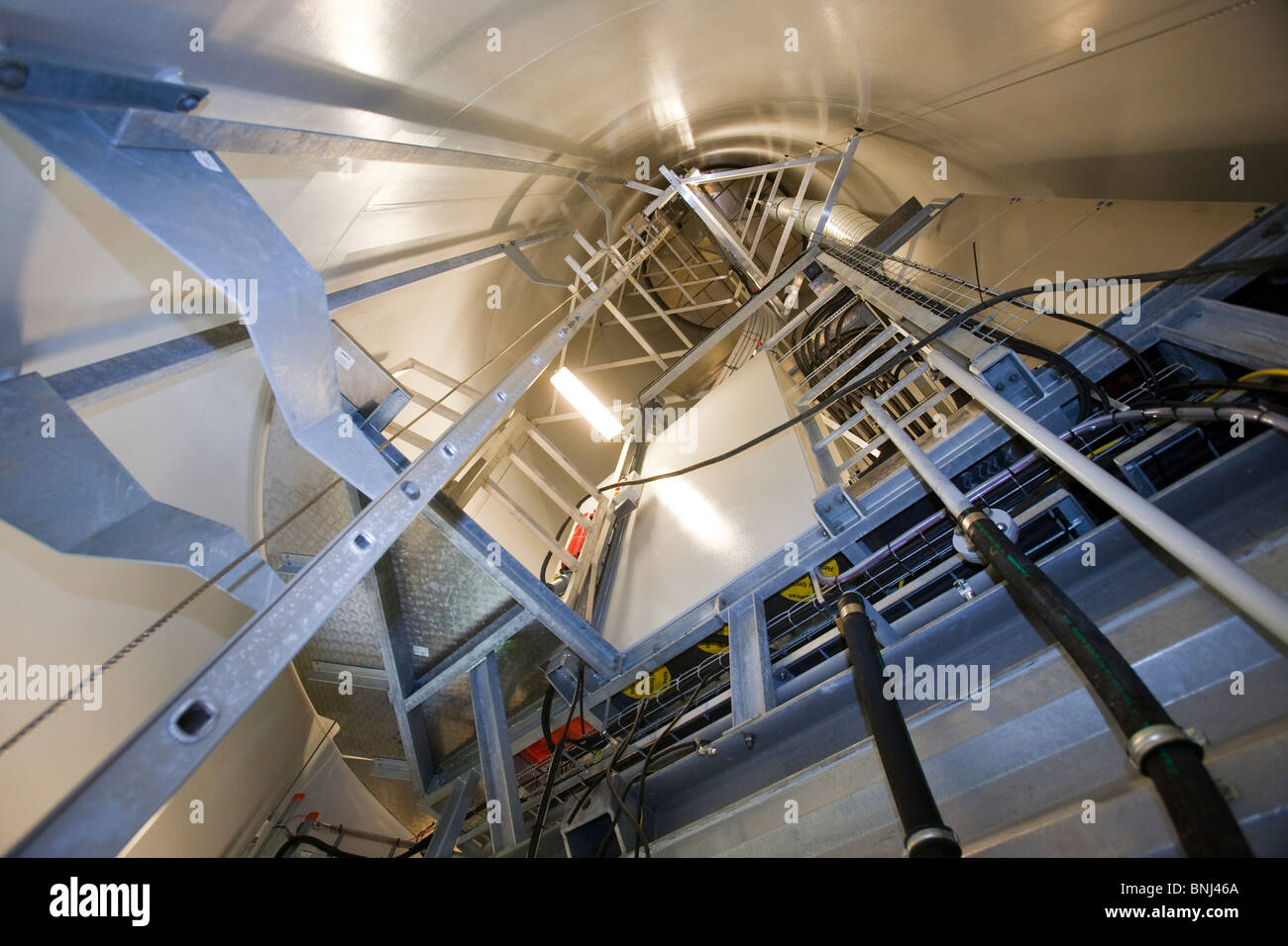 Das Innere des Siemens Offshore-Turm einer Windkraftanlage, bestimmt ...