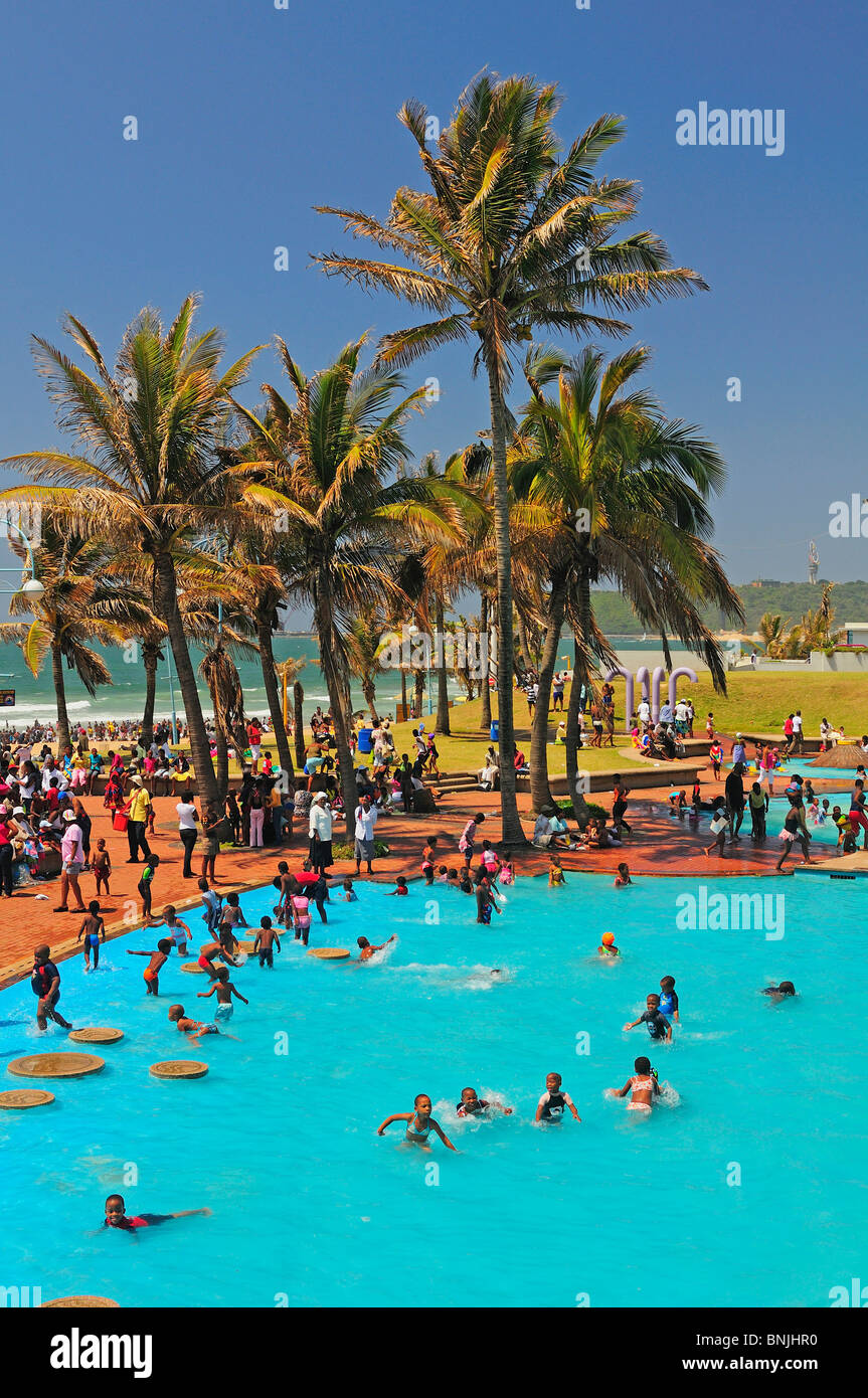 South Beach Pool Durban Stadt Kwazulu Natal in Südafrika. Touristen ...