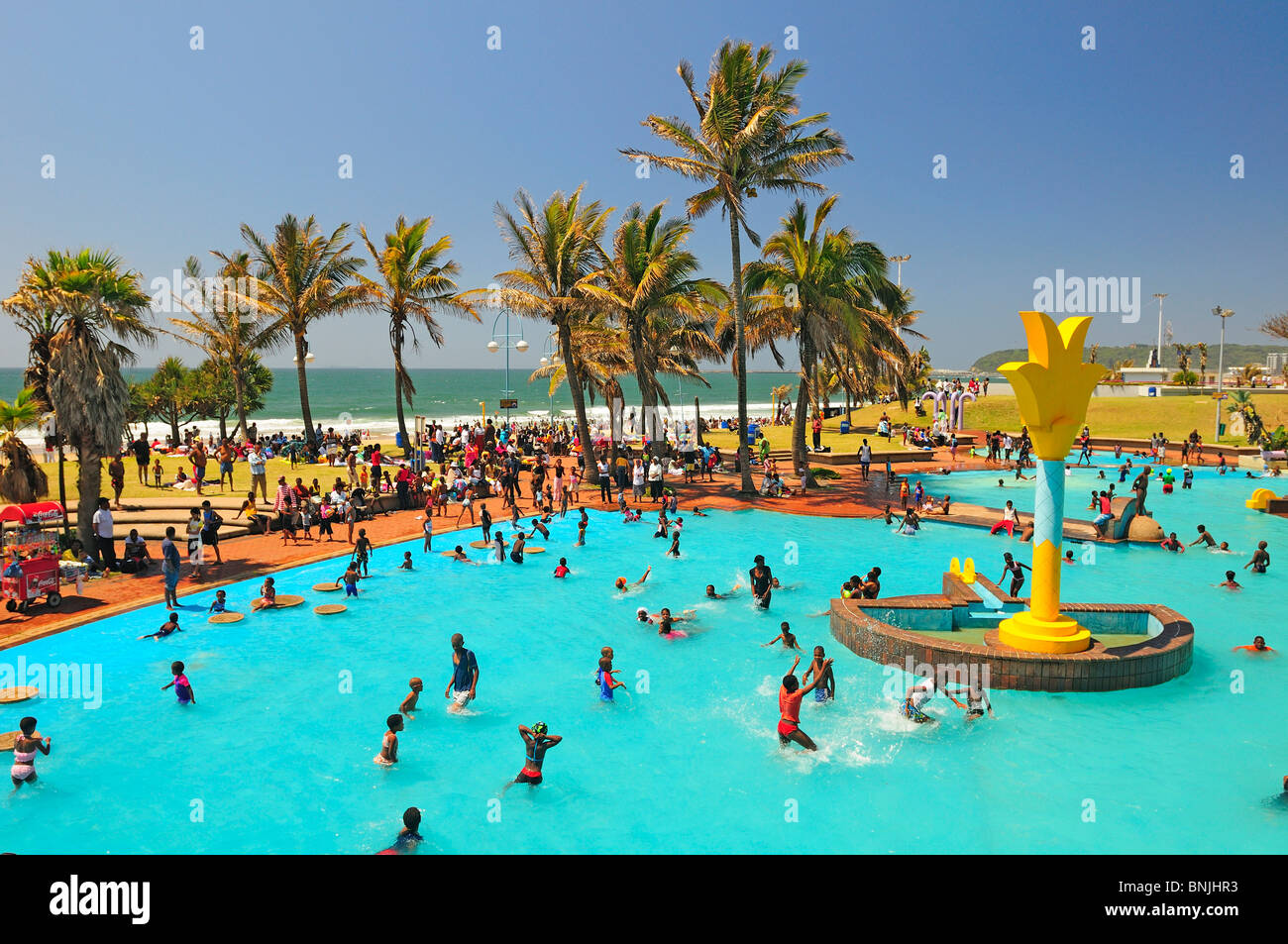 South Beach Pool Durban Stadt Kwazulu Natal in Südafrika. Touristen ...