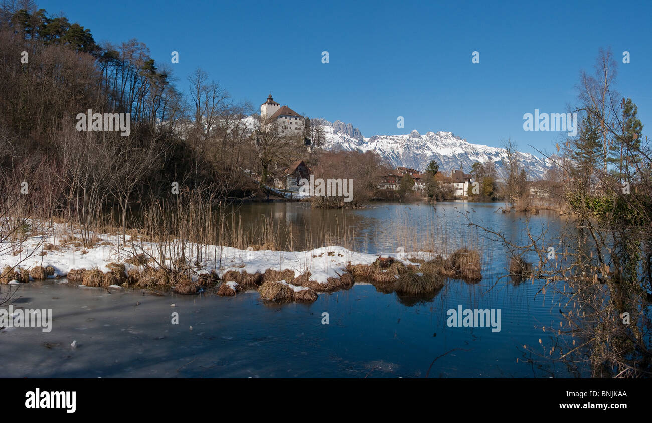 Schloss Werdenberg bei Buchs Kanton Sankt Gallen Schweiz Schloss Wasser ...