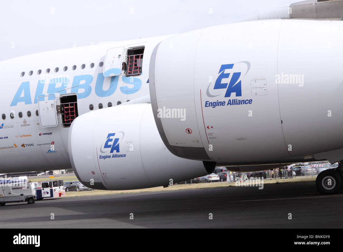 Flugzeug ea jet engine alliance gp 7200 -Fotos und -Bildmaterial in ...