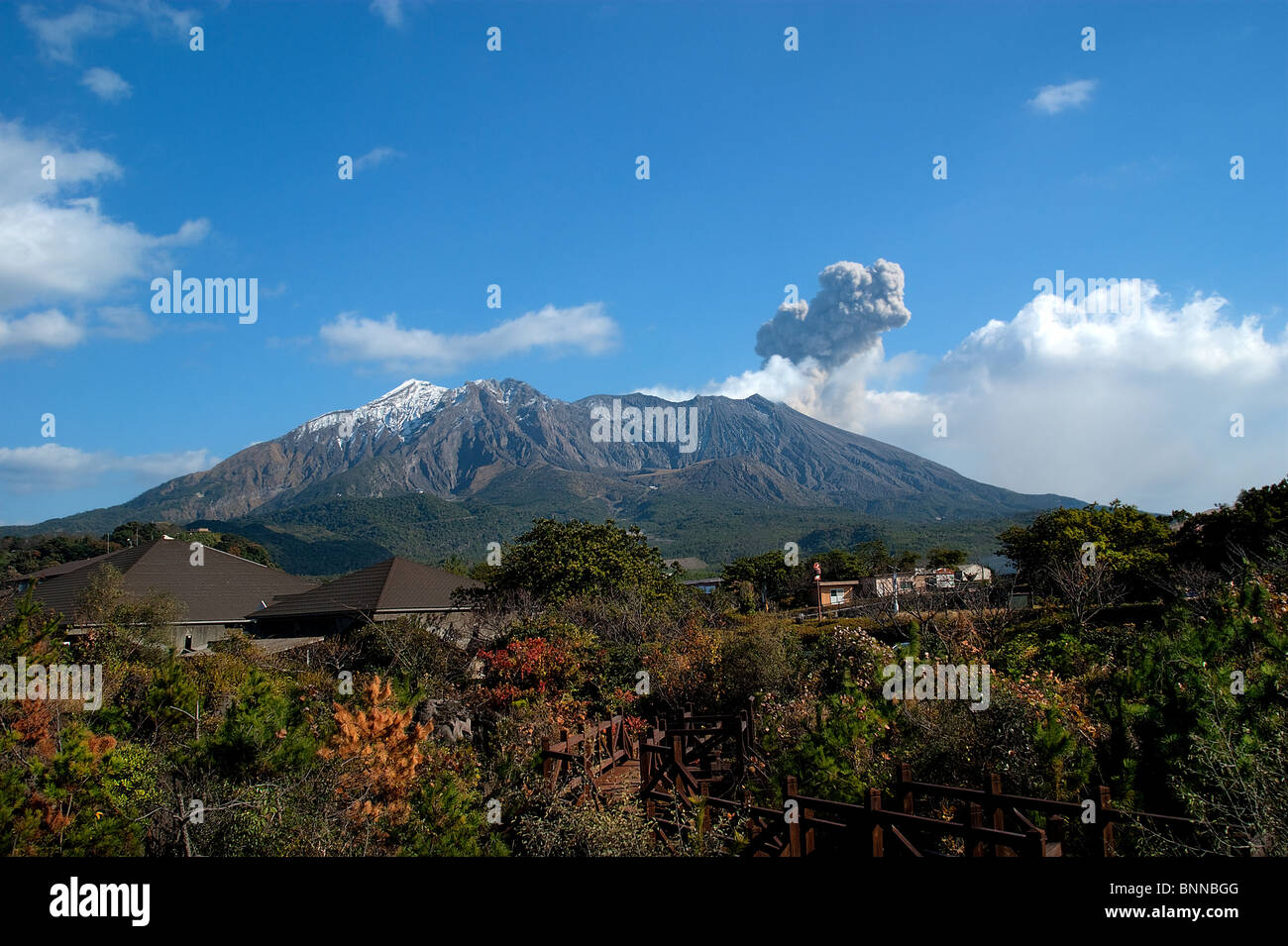 Sakurajima vulkanausbruch -Fotos und -Bildmaterial in hoher Auflösung ...