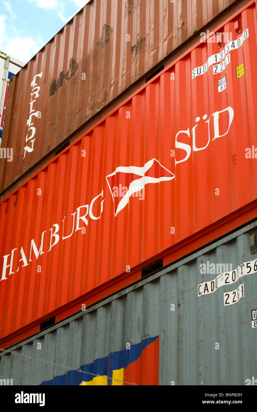 Container am kai -Fotos und -Bildmaterial in hoher Auflösung – Alamy