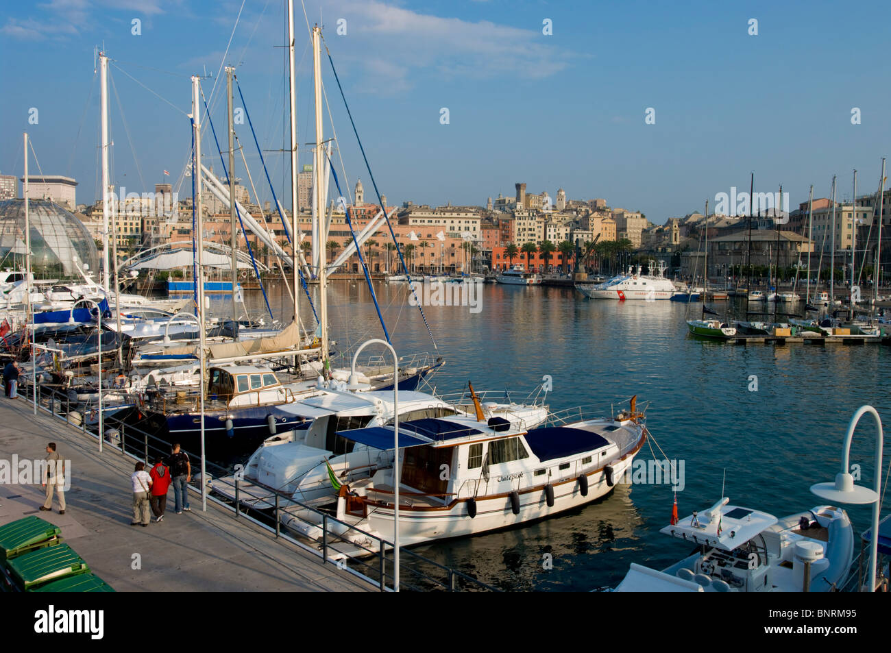 Bigo und genua hafen -Fotos und -Bildmaterial in hoher Auflösung – Alamy