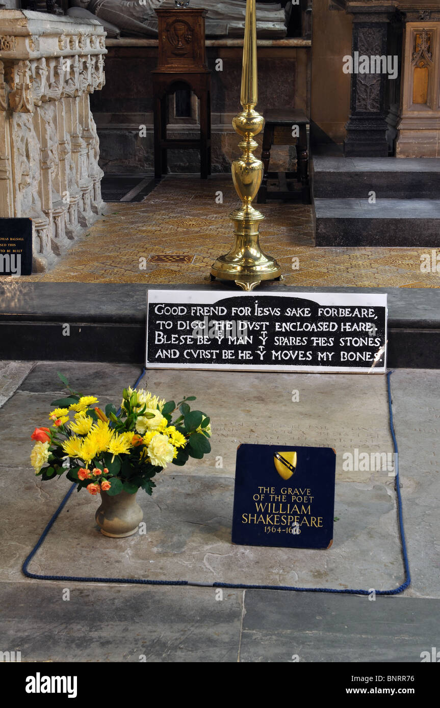 Shakespeare grave holy trinity -Fotos und -Bildmaterial in hoher ...
